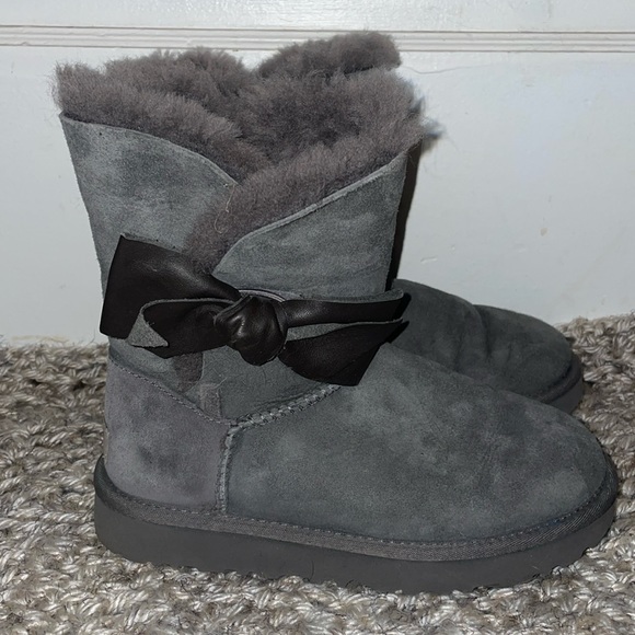 UGG | Shoes | Ugg Daelynn Winter Boots With Suede And Leather Bow ...